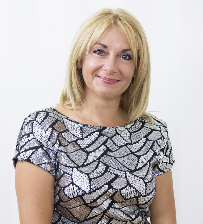 Julie Cross - Empowering, Energising, Entertaining - Riverlinks